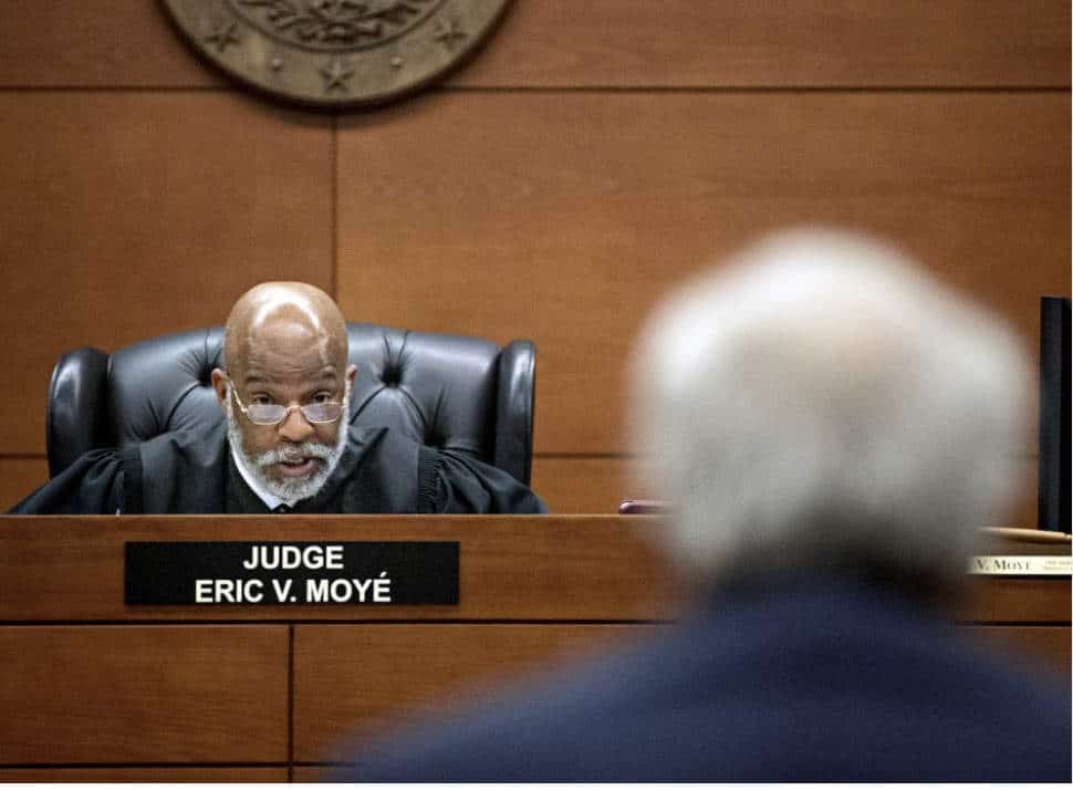 Dallas commissioners tell 'white man' Gov Abbott to apologize to black ...