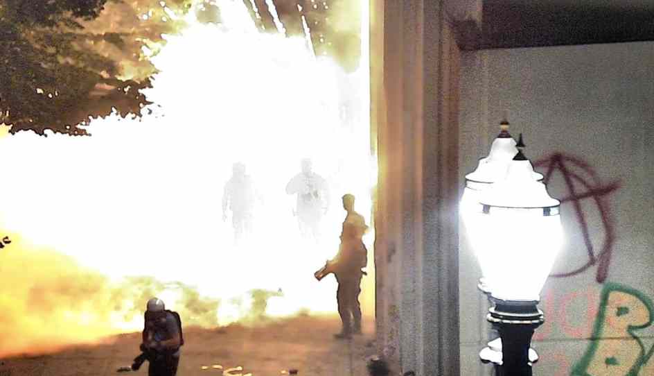 Fires set inside Portland federal courthouse fence -- 18 arrested on ...