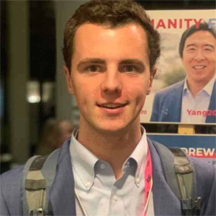 Mediaite 'reporter' Zachary Petrizzo follows a pervy account